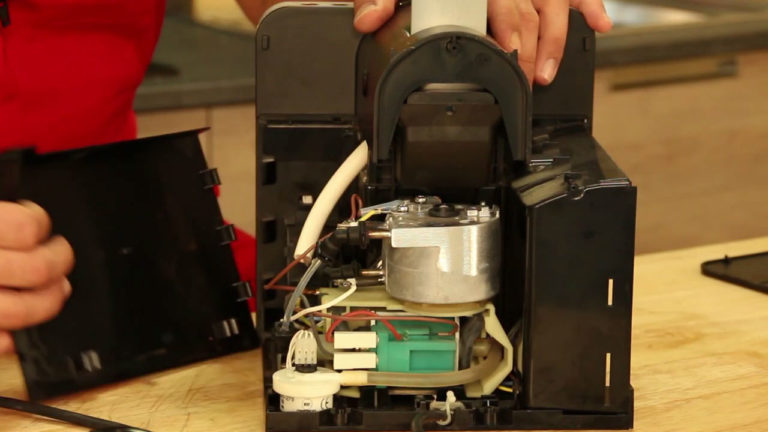 Comment démonter sa machine à café Nespresso Krups