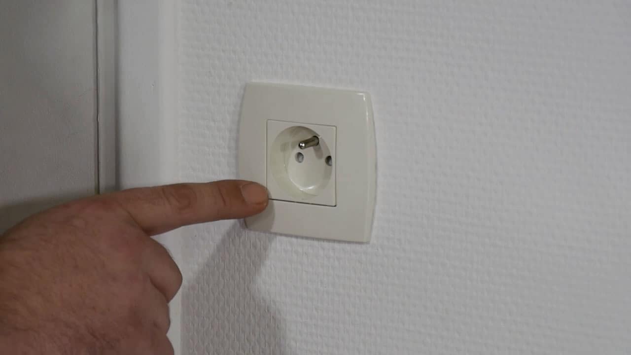 Comment tester ma prise électrique avec un testeur ? - L'atelier SOS ...