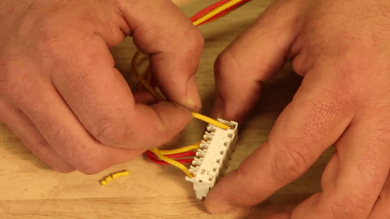 Comment réparer un connecteur abîmé ? - L'atelier SOS Accessoire