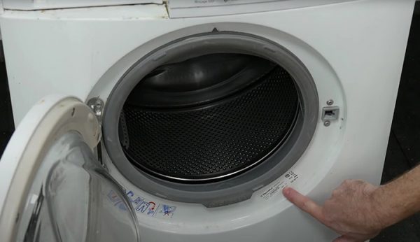 Où trouver la référence technique de ma machine à laver
