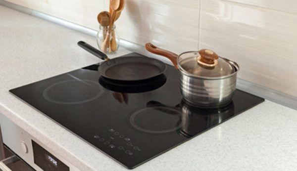 Four-cuisinière : comment fonctionne une plaque de cuisson